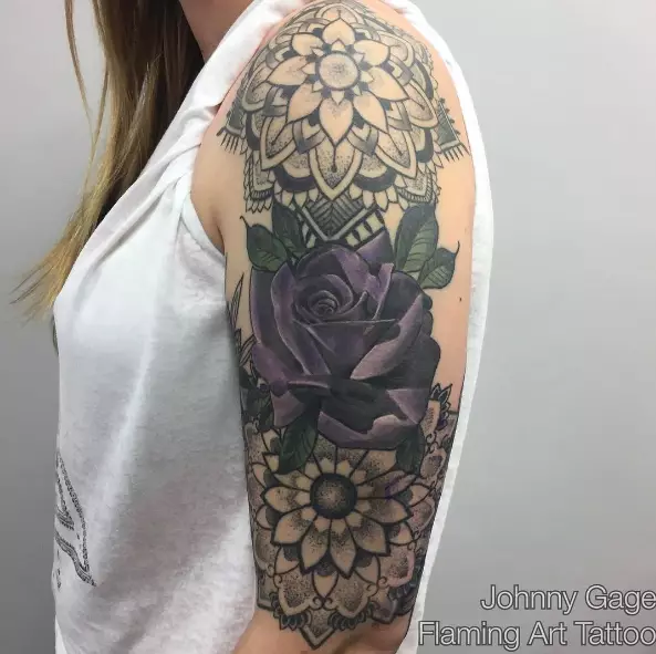 Kokios tatuiruotės geriausiai dera su jūsų plaukų spalva?