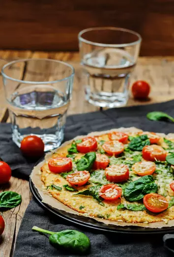 Διατροφή: πώς να φτιάξετε υγιεινές πίτσες για να μην παχύνετε