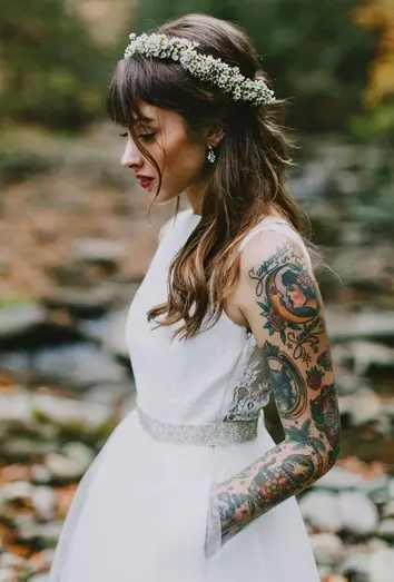 漂亮的纹身想法来纪念你的婚礼
