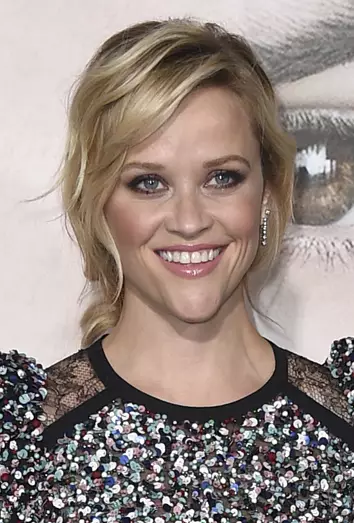 Com aplicar brillantor de llavis a l'estil Reese Witherspoon