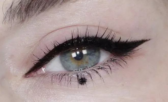 Nokta eyeliner, gözleriniz için orijinal nokta