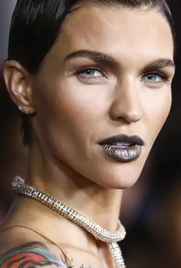 Ruby Rose, xufftejn effett metalliku