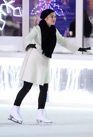 Kate Winslet ice skating