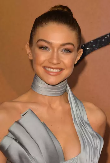 De zilveren make-up van Gigi Hadid