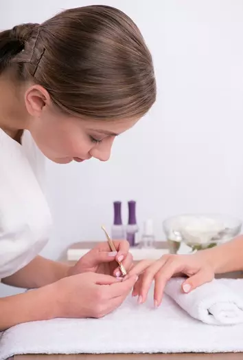 Mmetụta ọjọọ nke gel manicure