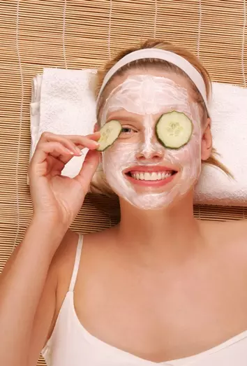 Natuurlijke remedies met voedsel voor zelfgemaakte maskers