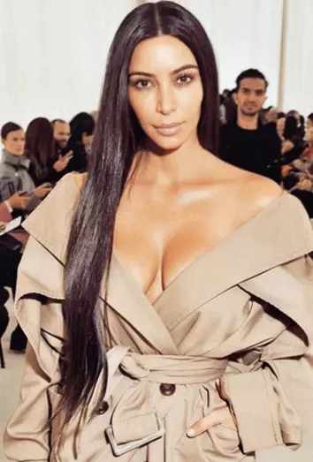 Kim Kardashian, nywele ndefu na nzuri