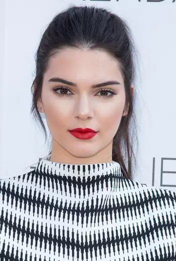 Pishirish: seksual Kendall Jenner kabi bo'yanish qilishni o'rganing