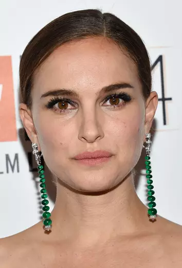 Fumana i-eyelashes ezimisa intliziyo njengoNatalie Portman