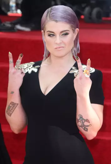 Kelly Osbourne'un dövmelerinin yorumlanması