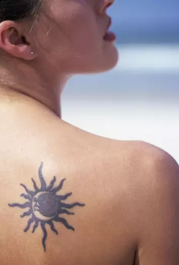 Eternidade e fertilidade: o significado das tatuaxes cun sol