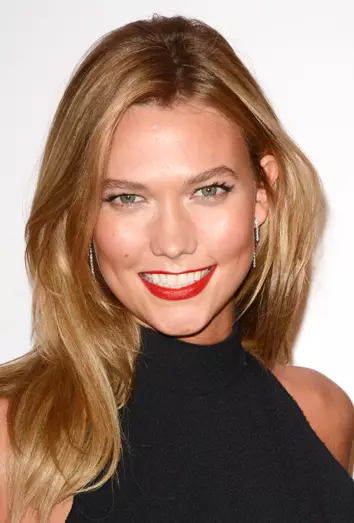 Karlie Kloss: ideálny make-up pre pery bez objemu