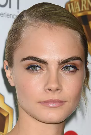 Kunin ang mga kilay ni Cara Delevingne gamit ang microblanding