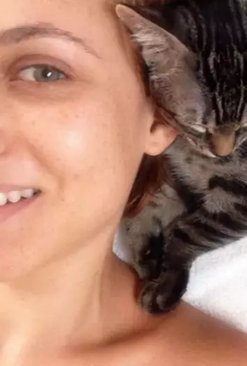 This is Aura Garrido and her cat Drogon