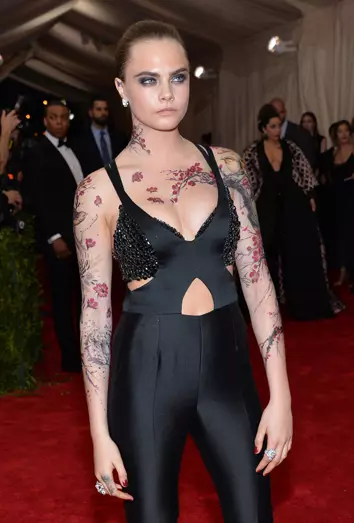 Cara Delevingne ir jos tatuiruotės