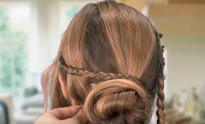 cinquième étape du chignon tressé Blake Lively