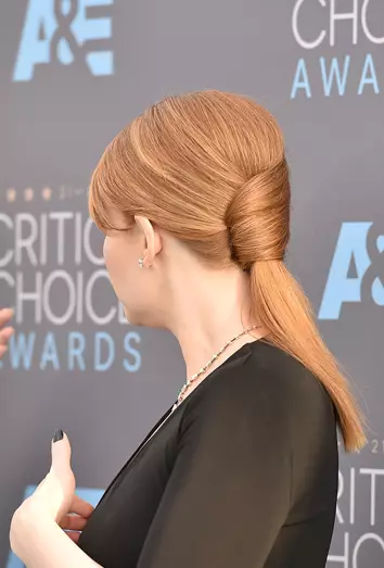 Bryce Dallas Howard's Ponytail සහ Shine ලබාගන්න