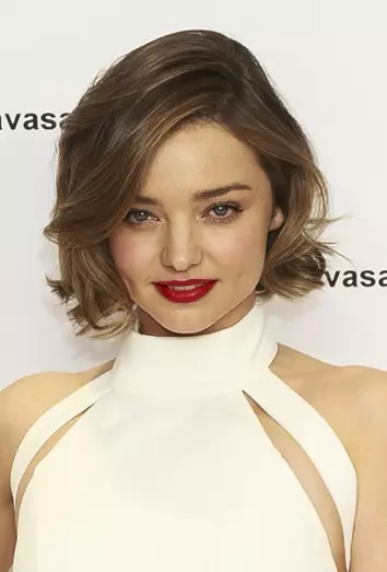 Tsitsi lalifupi la Miranda Kerr