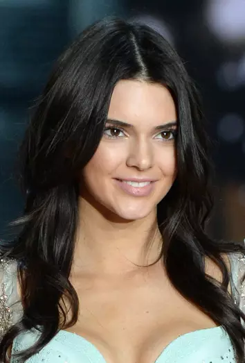 Kendall Jenner lysande smink