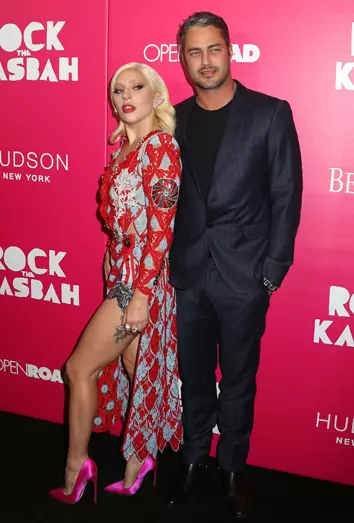 Lady Gaga සහ Taylor Kinney එක්ව Rock the Kasbah හි