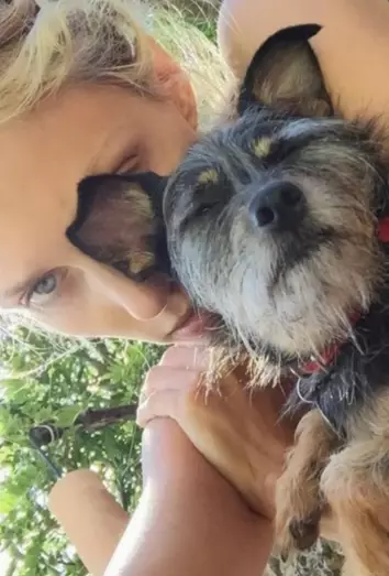 Wir laden Sie ein, den Hund von Anja Rubik kennenzulernen