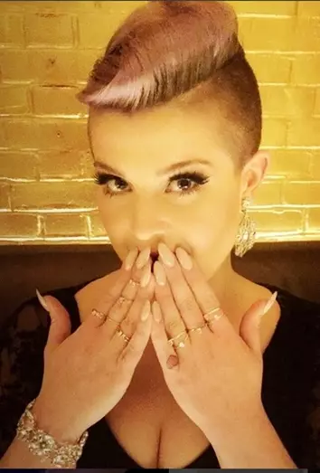 ทำเล็บคนดัง: เล็บของ Kelly Osbourne