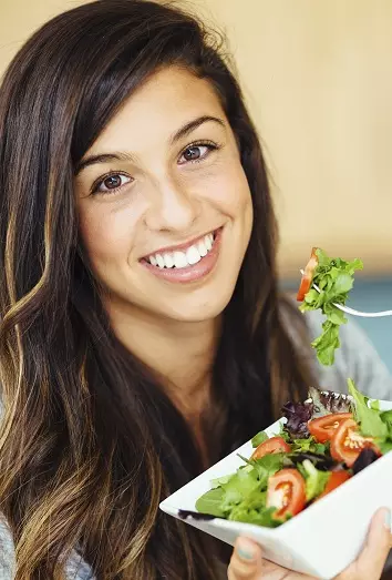 Bost entsalada menu erraz pisua galtzeko