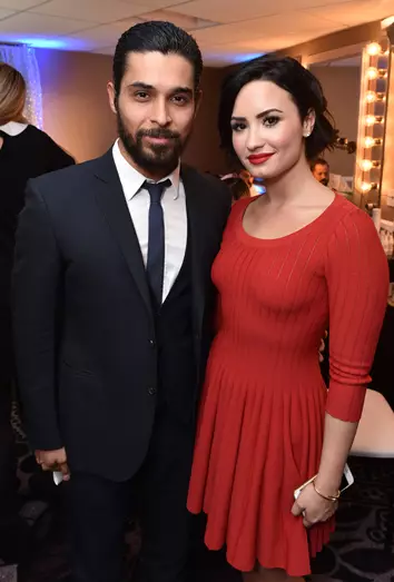 Akpaokwu ịhụnanya Demi Lovato na Wilmer Valderrama na bekee