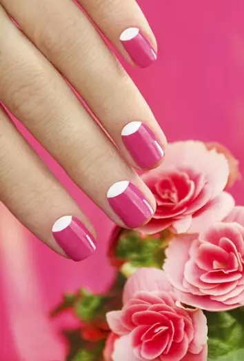 Krótkie zdobione paznokcie: triki na piękne manicure