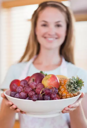 Uebst Detox Diät fir Äre Kierper ze purifizéieren