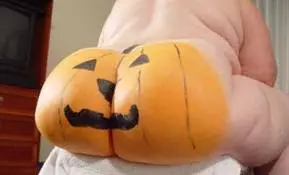 Cải trang cái mông trong ngày lễ Halloween