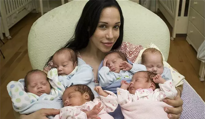 Wanita karo 6 bayi