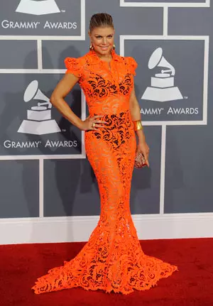 Deze oranje jurk is erg lelijk, Fergie.