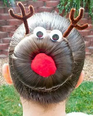 Hairstyle ya Krismasi zaidi: moja Rudolph anapenda zaidi