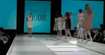 Saat catwalk tidak begitu modis.