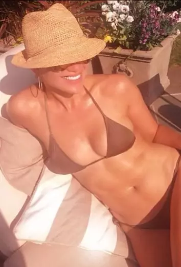 Jennifer Lopez, quarantenne ma sexy