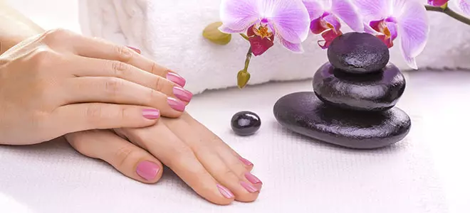 De meest ontspannende massages met hotstone manicure