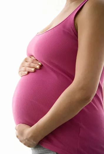 Чому з'являються прищі під час вагітності?