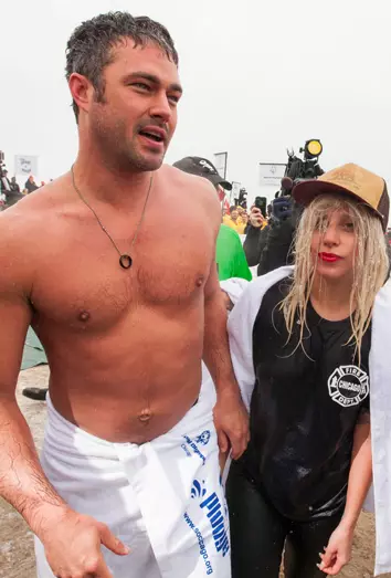 ULady Gaga kunye noTaylor Kinney kunye namabinzana abo othando olunzulu