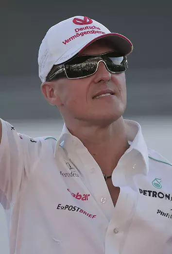 La edzino de Michael Schumacher konstruos medicinan aron por la piloto en lia domego
