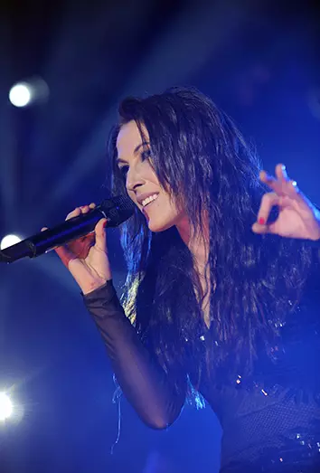 Malú vier haar verjaardag in 'n baie ingewikkelde tyd van haar lewe