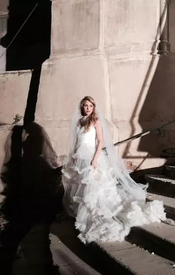 Shakira klæder sig i hvidt, bliver der bryllup?