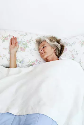 วิธีหลีกเลี่ยงการนอนไม่หลับในผู้สูงอายุ