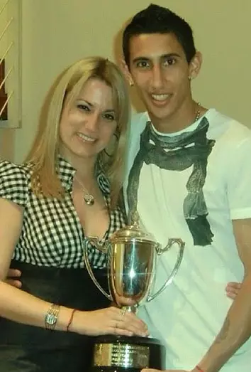لاعب كرة القدم أنخيل دي ماريا مع زوجته جورجلينا كاردوسو.