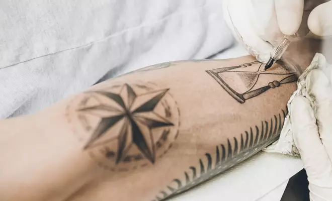 Verschiedene Bedeutungen von Kompass-Tattoos