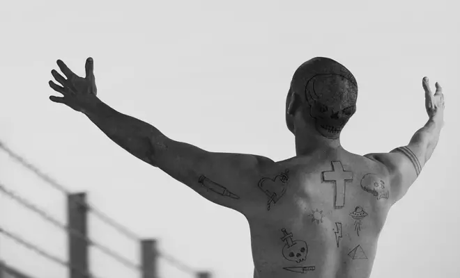 Zvedavé interpretácie krížových tetovaní