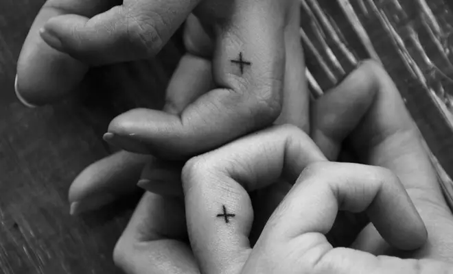 Apa arti setiap jenis salib dalam tato?