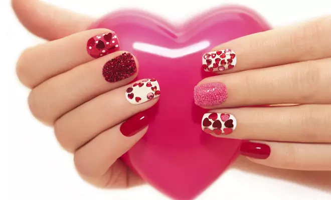 Valentine's nagla manicure með hjörtum