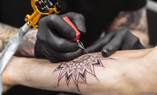 Quando dovresti preoccuparti se il tuo tatuaggio si sta staccando?