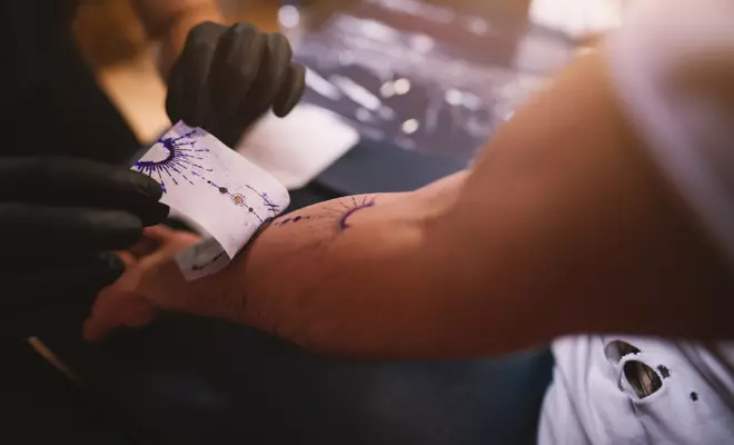 Фазите низ кои поминува тетоважата за да заздрави